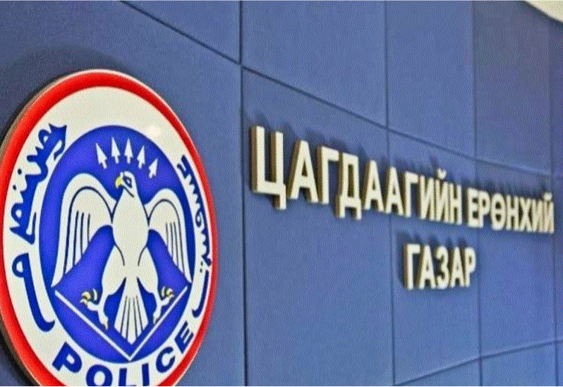 Ахлах ангийн сурагчид хичээлийнхээ завсарлагаанаар нэгнийхээ биед